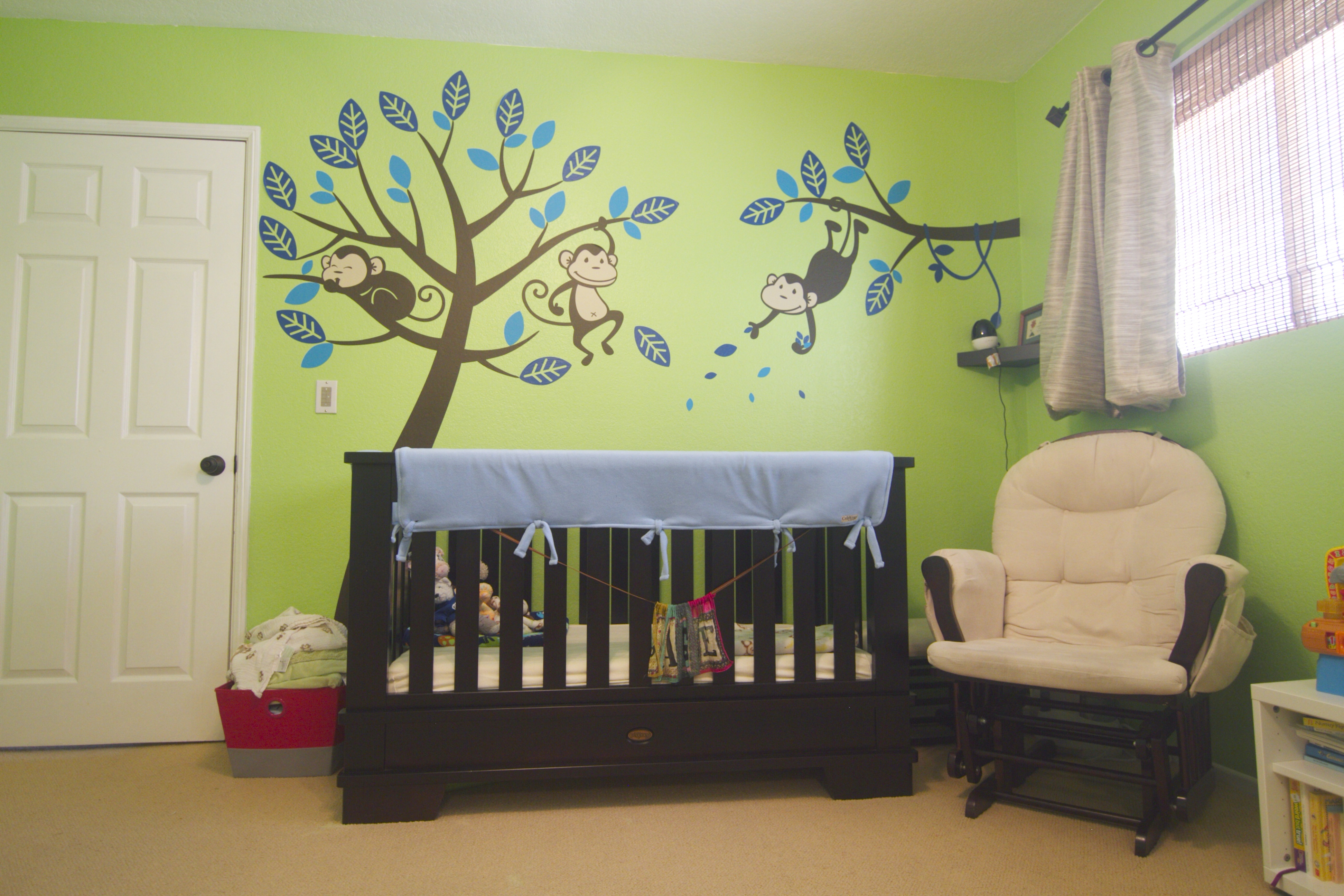 crib monkey wall | FitMomma